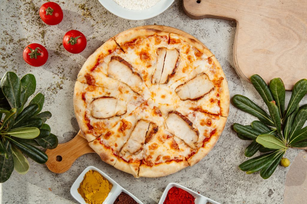 How to Make the Perfect Chicken Ranch Pizza at Home
